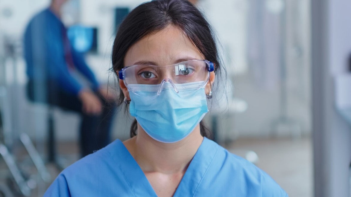 Why Do Healthcare Workers Need Safety Eyewear? – A Sight for Sport Eyes